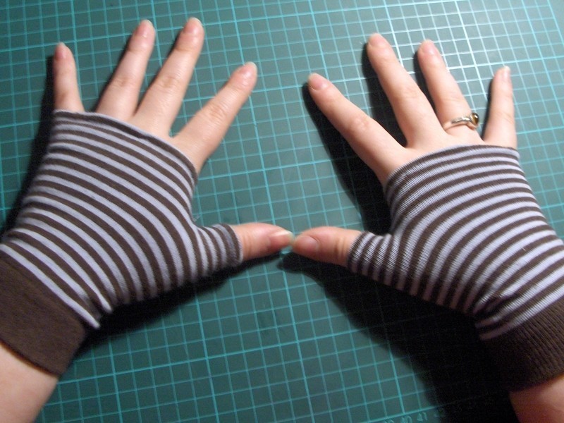 Sock Gloves How To Make A Pair Of Sock Gloves Sewing On Cut Out Keep