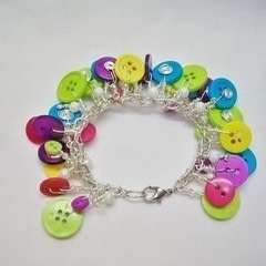 How to make button bracelets · Craft tutorials and inspiration ...