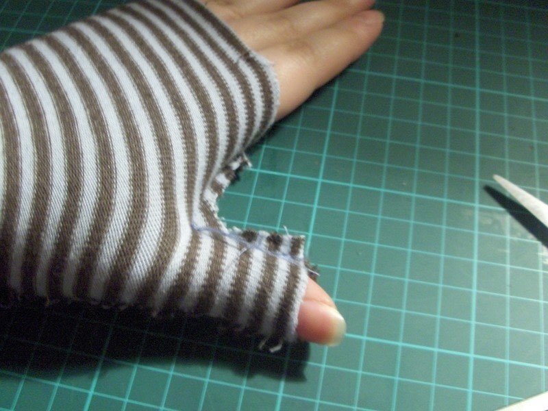 Sock Gloves How To Make A Pair Of Sock Gloves Sewing On Cut Out Keep